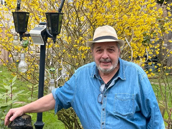 Comédien, écrivain, ancien proche de Manuel Valls... Qui est Philippe ...