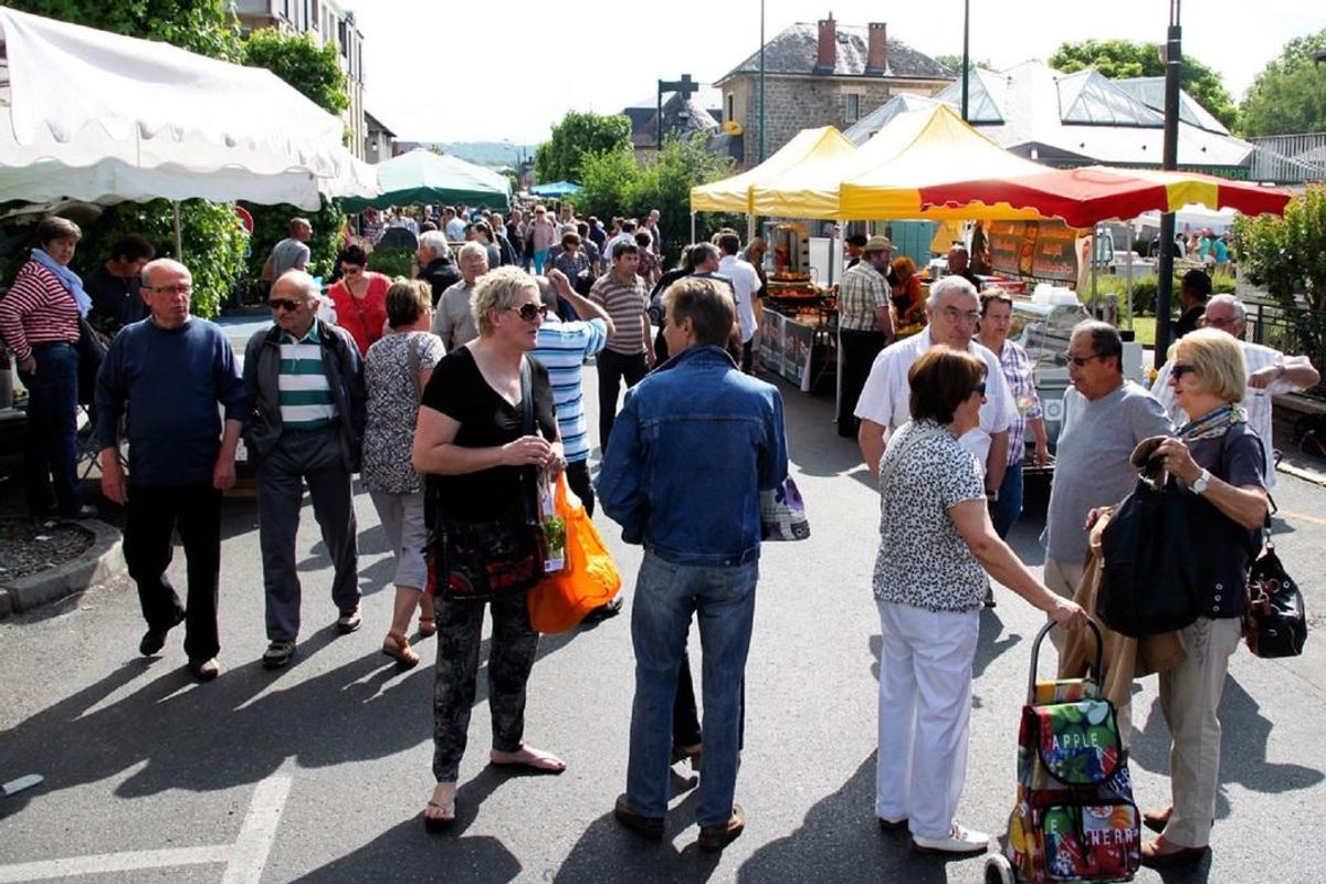 Le marché dominical fête ses deux ans - La Montagne