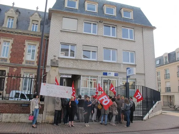 Mobilisation des salariées à la MSA rue Chanzy à Chartres - L’Écho ...