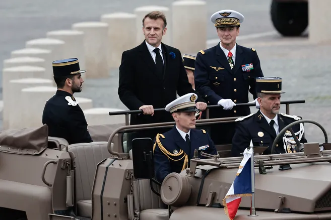 Armée : Emmanuel Macron veut recréer un service militaire, sur la base ...