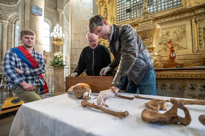 Philippe Charlier, le célèbre médecin légiste, archéo-anthropologue et ...