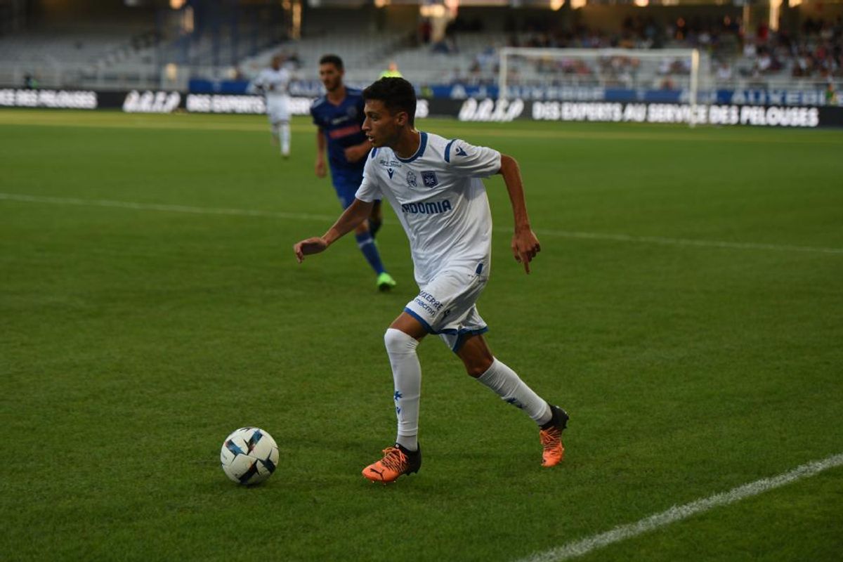 L'AJA résilie le contrat de son milieu Kays Ruiz-Atil - L'Yonne ...