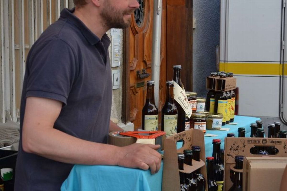Charlie Leroux, brasseur à Blesle, fabrique et vend ses bières sur le ...
