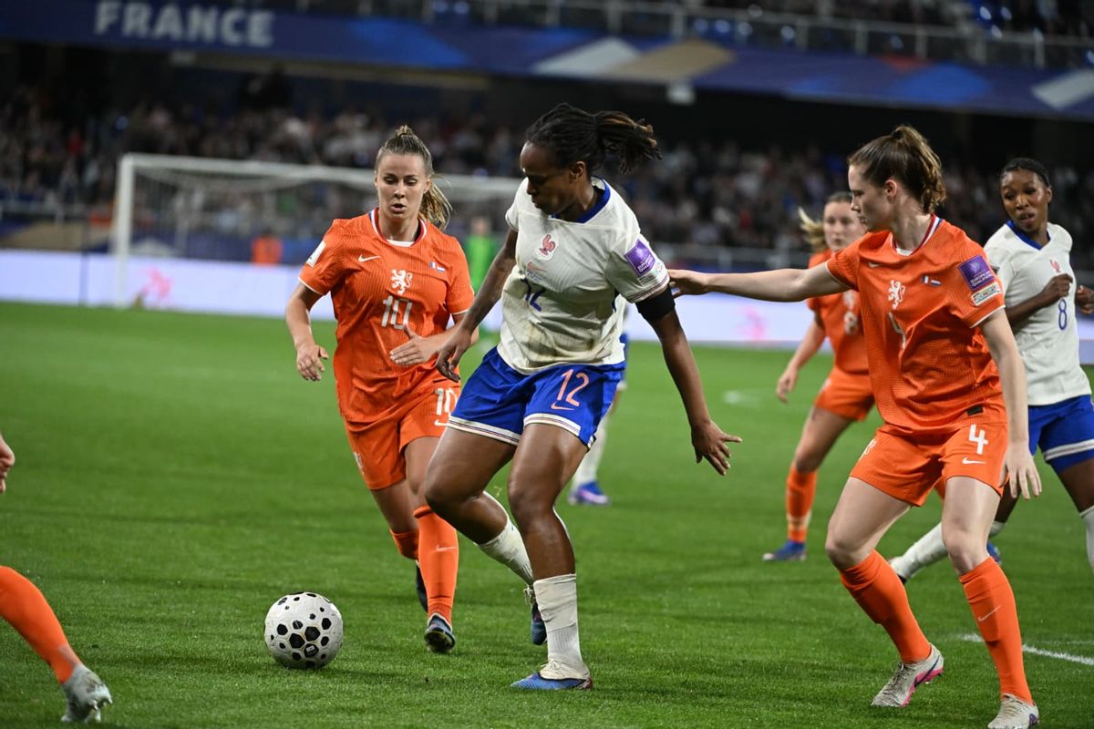 L'équipe de France féminine quitte l'Abbé-Deschamps sur un match nul ...