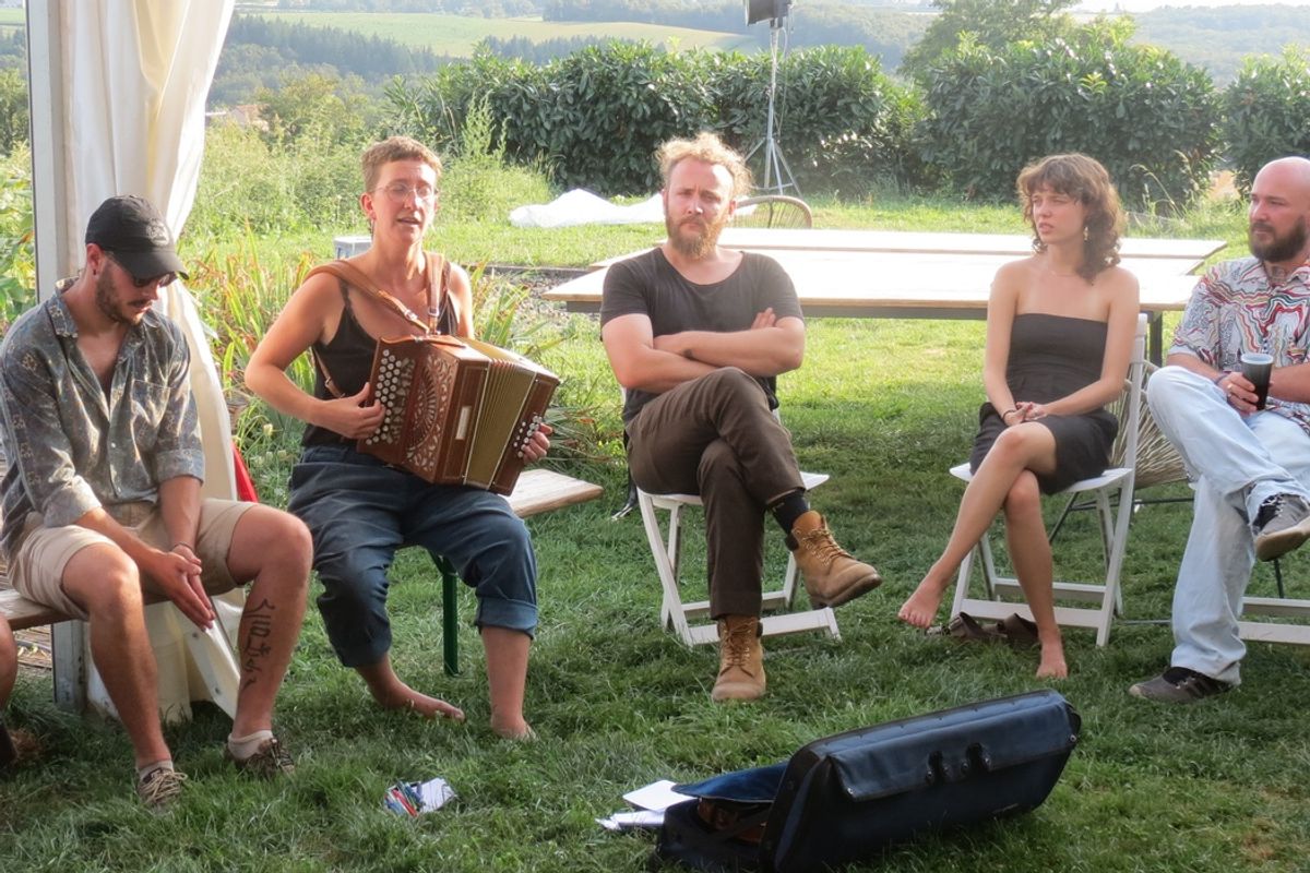 BARRAIS BUSSOLLES. Une belle pause avec un concert nomade - La Montagne