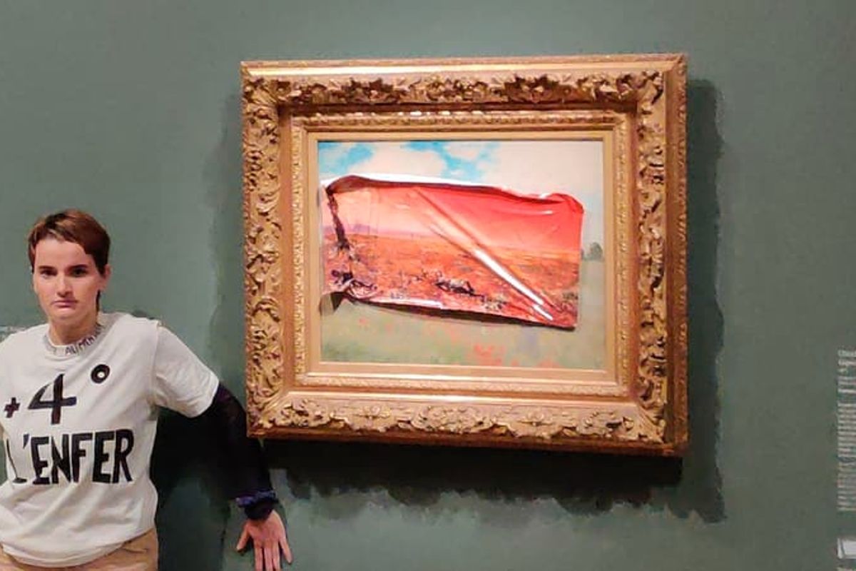 Une militante écologiste recouvre un tableau de Claude Monet au musée d ...