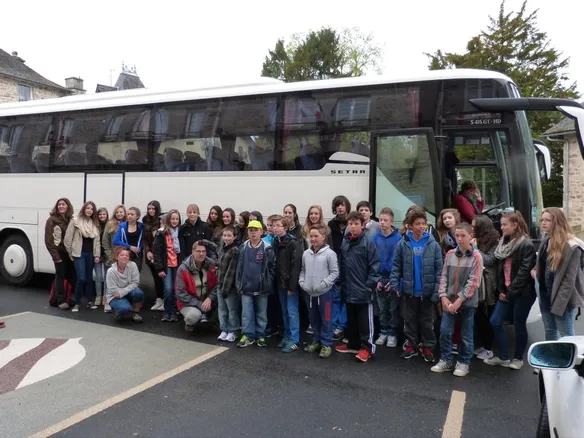 Les adolescents apprennent le surf - La Montagne