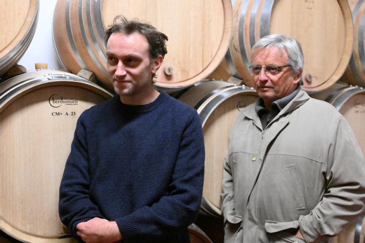 Au domaine Vignot, préserver le vignoble en Côte Saint-Jacques est une ...
