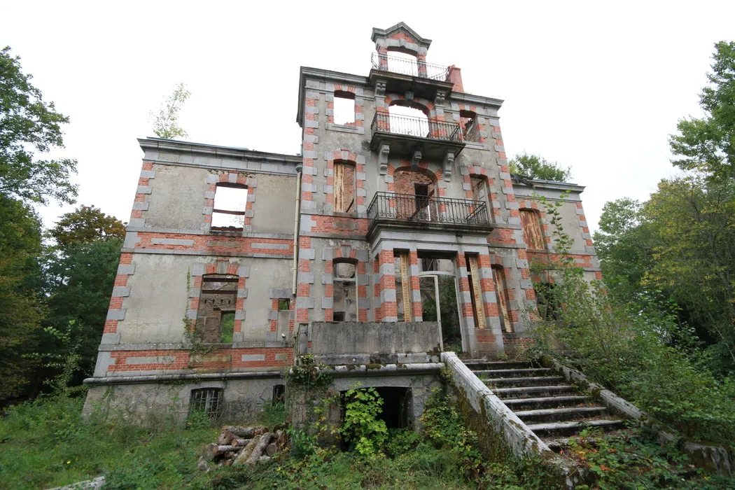 Un château ayant recueilli des enfants juifs en Creuse en vente sur Le ...