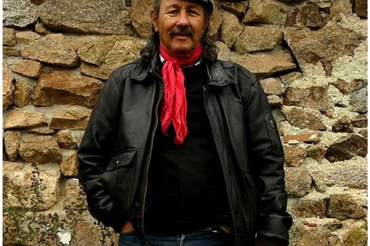 MAYET DE MONTAGNE. Claude Reboul dédicace son ouvrage Le Petit ...