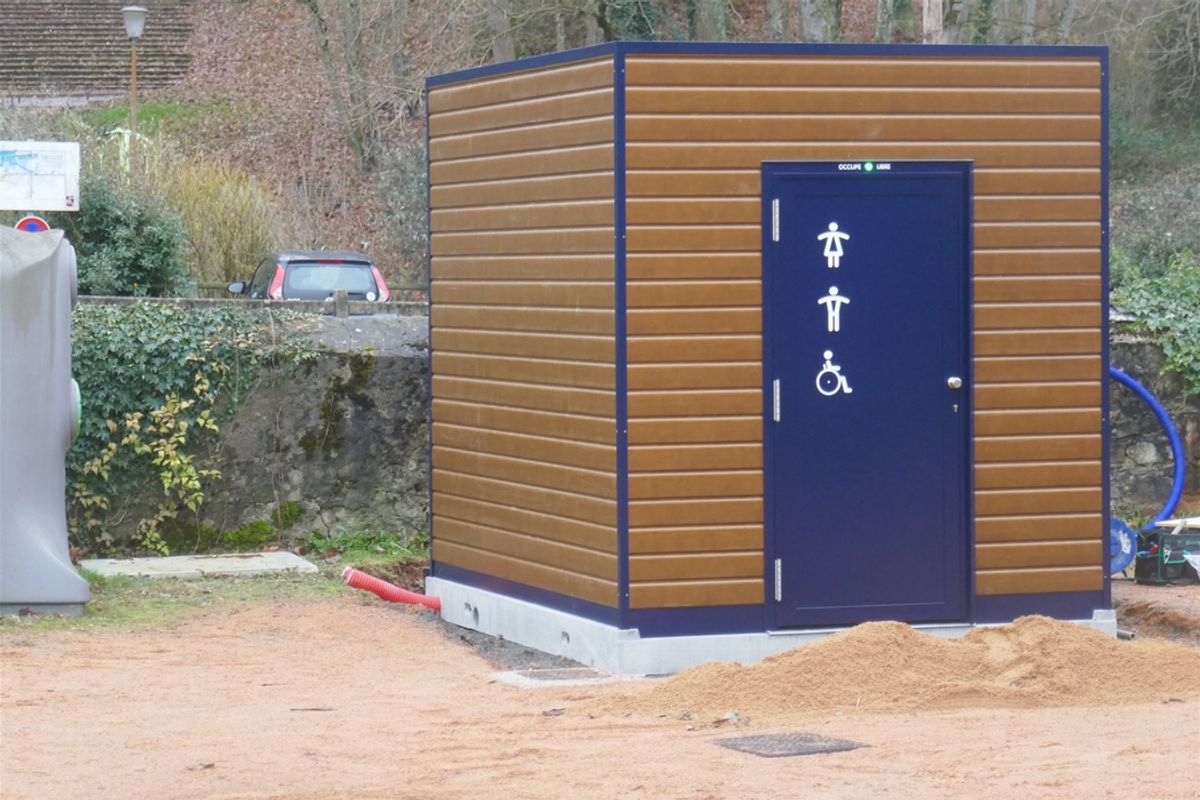 Un bloc sanitaire près du parc - La Montagne