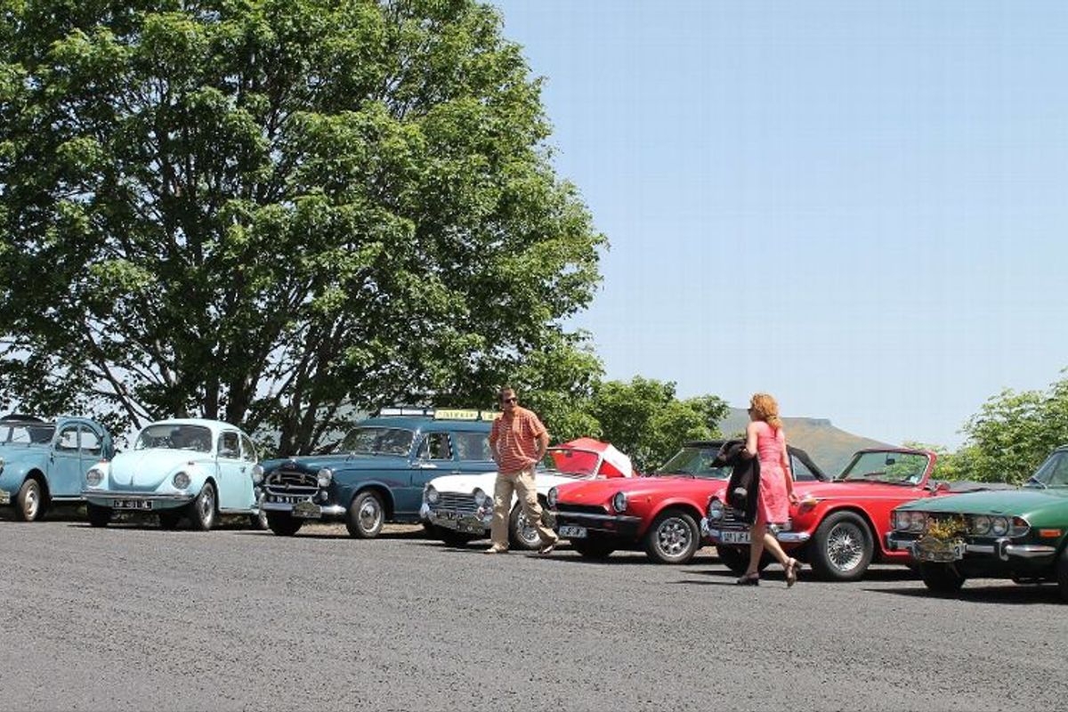 LASCELLE. Passage de la 13e Ronde des gazelles - La Montagne