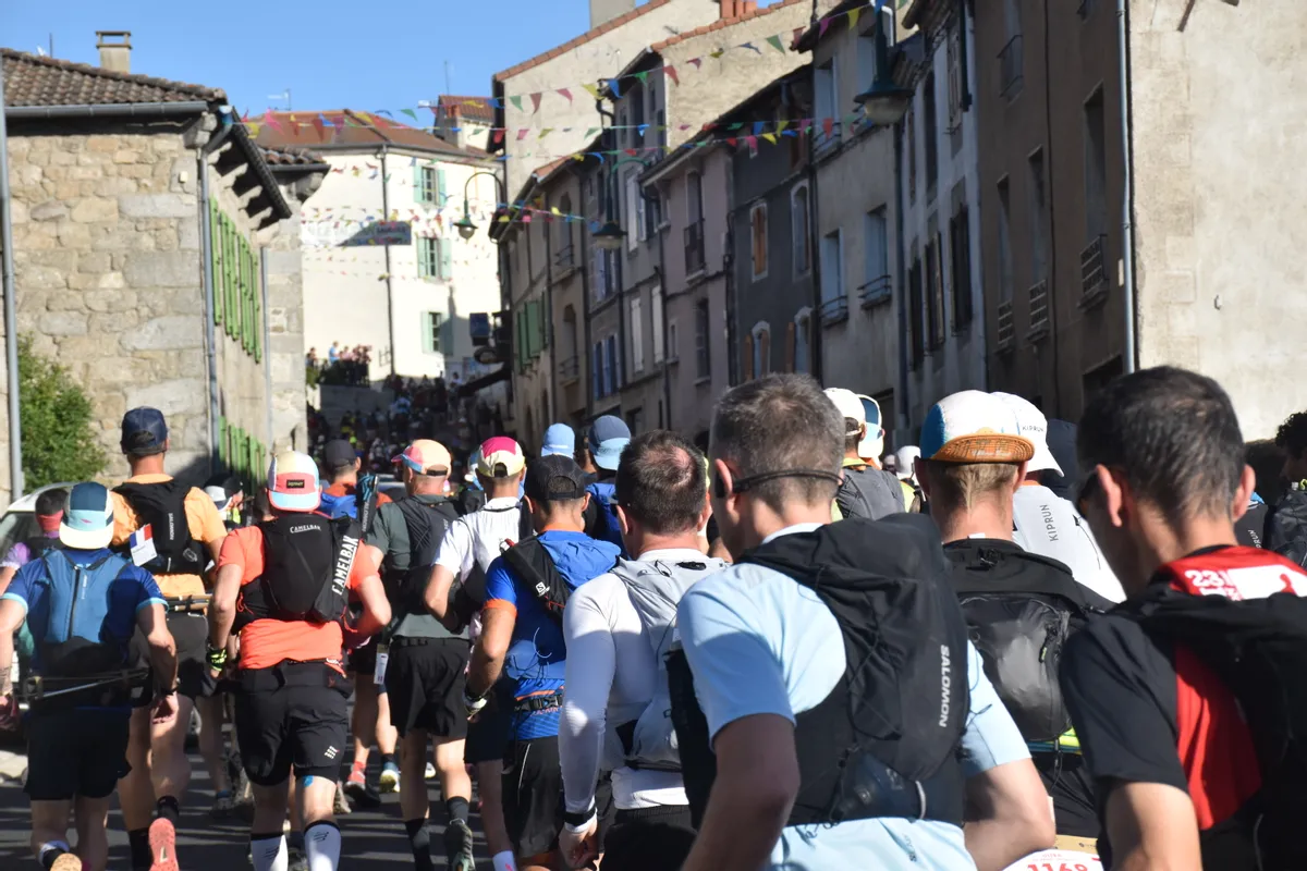 C'est parti ! Les coureurs de l'Ultra ont officiellement lancé le Trail ...