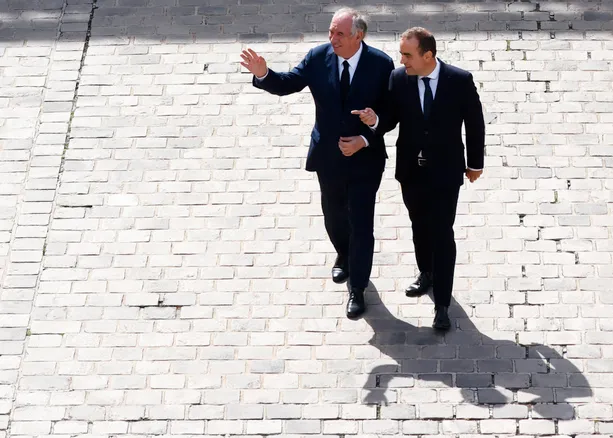 Lecornu, Bayrou, Barnier : symptômes d’une crise démocratique profonde ...