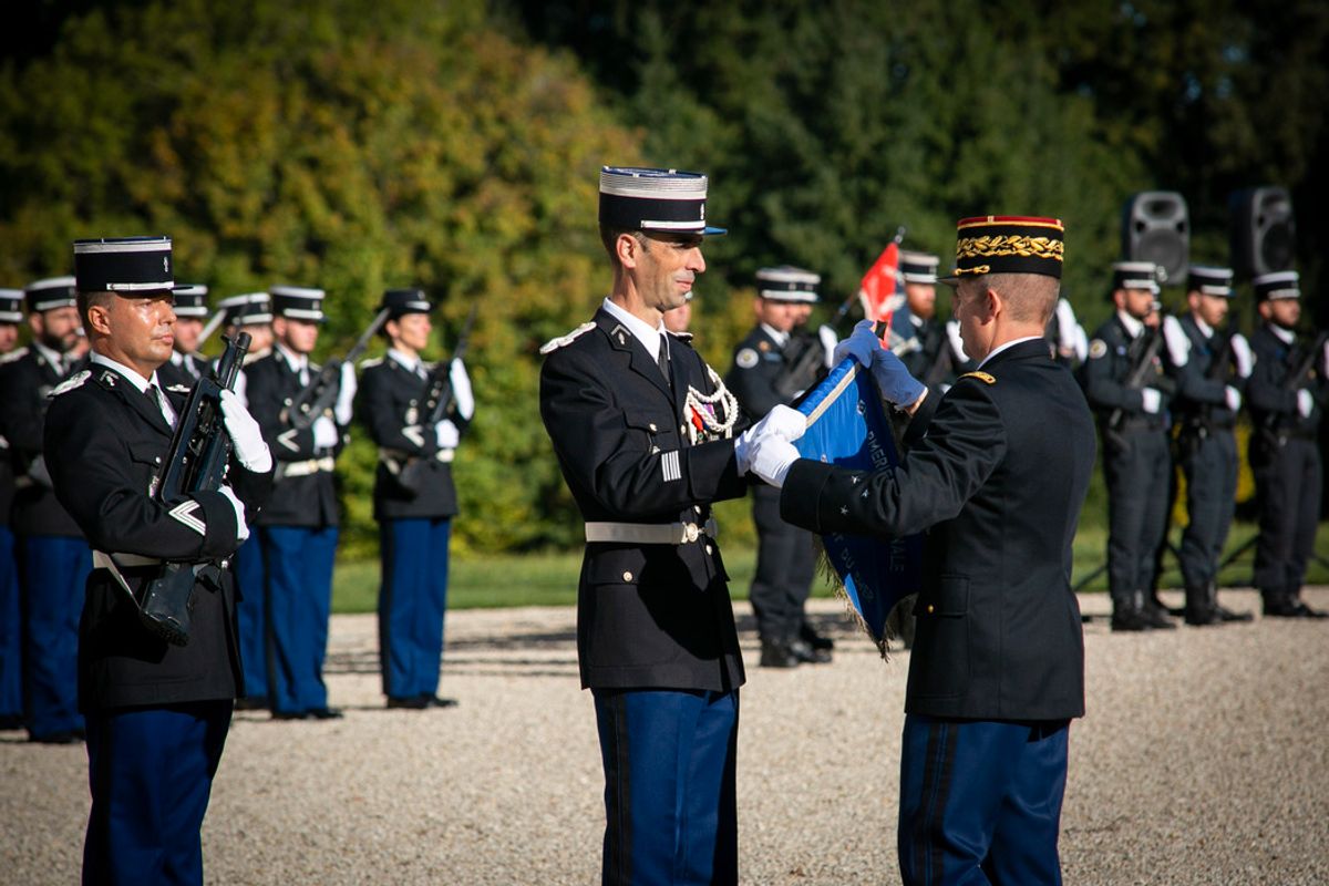 Le colonel Olivier Caussanel prend officiellement ses fonctions à la ...