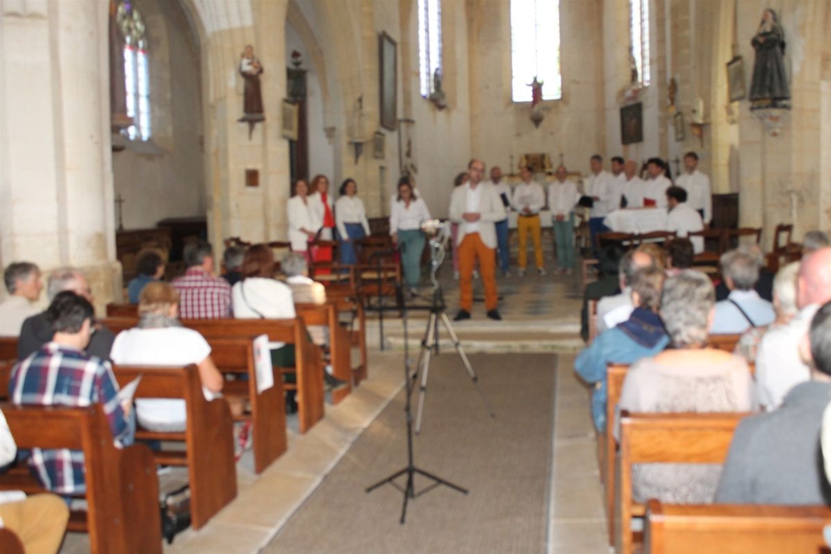 BITRY. Le Sacré P’tit Chœur enchante l’église - Le Journal du Centre