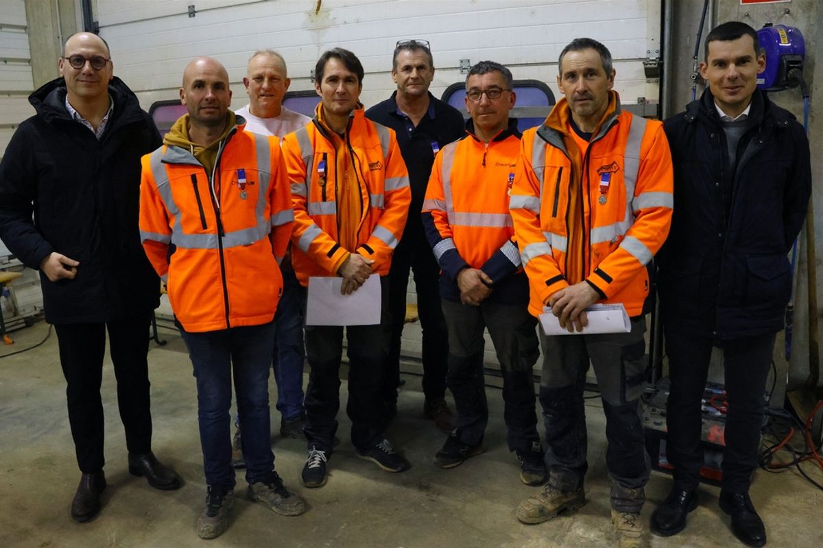 Cinq médaillés à l’entreprise Chavany TP - Le Pays Roannais