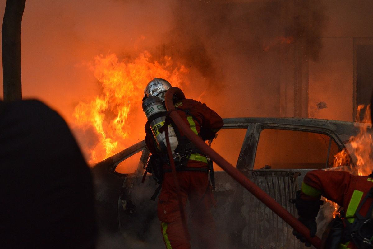 « Des fumées se propagent » : un incendie s’est déclaré dans une usine ...