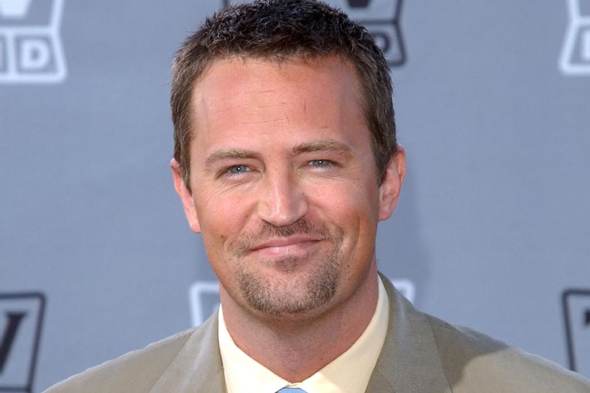 Matthew Perry, qui incarnait Chandler Bing dans la série "Friends", est ...