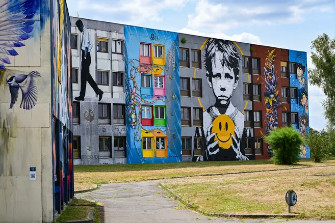 Street Art City : à Lurcy-Lévis, dans l'Allier, l'art sur et entre les ...