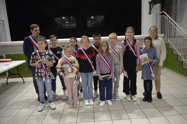 SAINT VINCENT DE BOISSET. Les jeunes élus ont reçu leur écharpe - Le ...