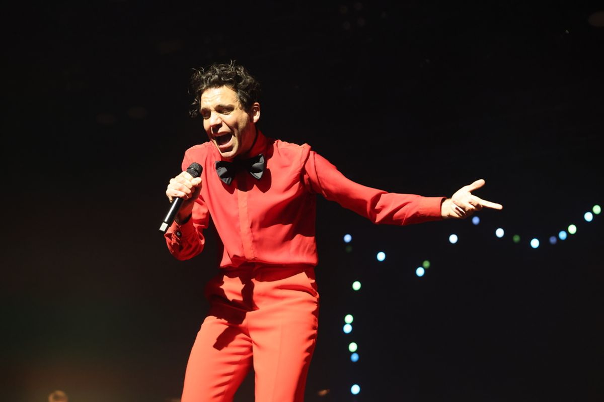 Mika, tel un oiseau sans cage, sur la scène du W au Printemps de ...
