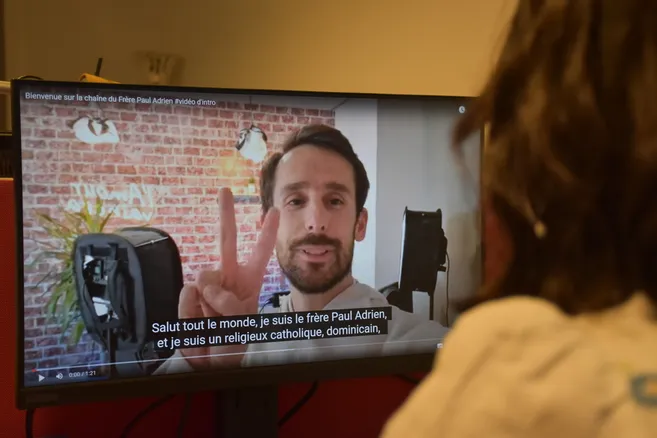 Le frère Paul Adrien d'Hardemare, prêtre youtubeur, en mission dans le ...