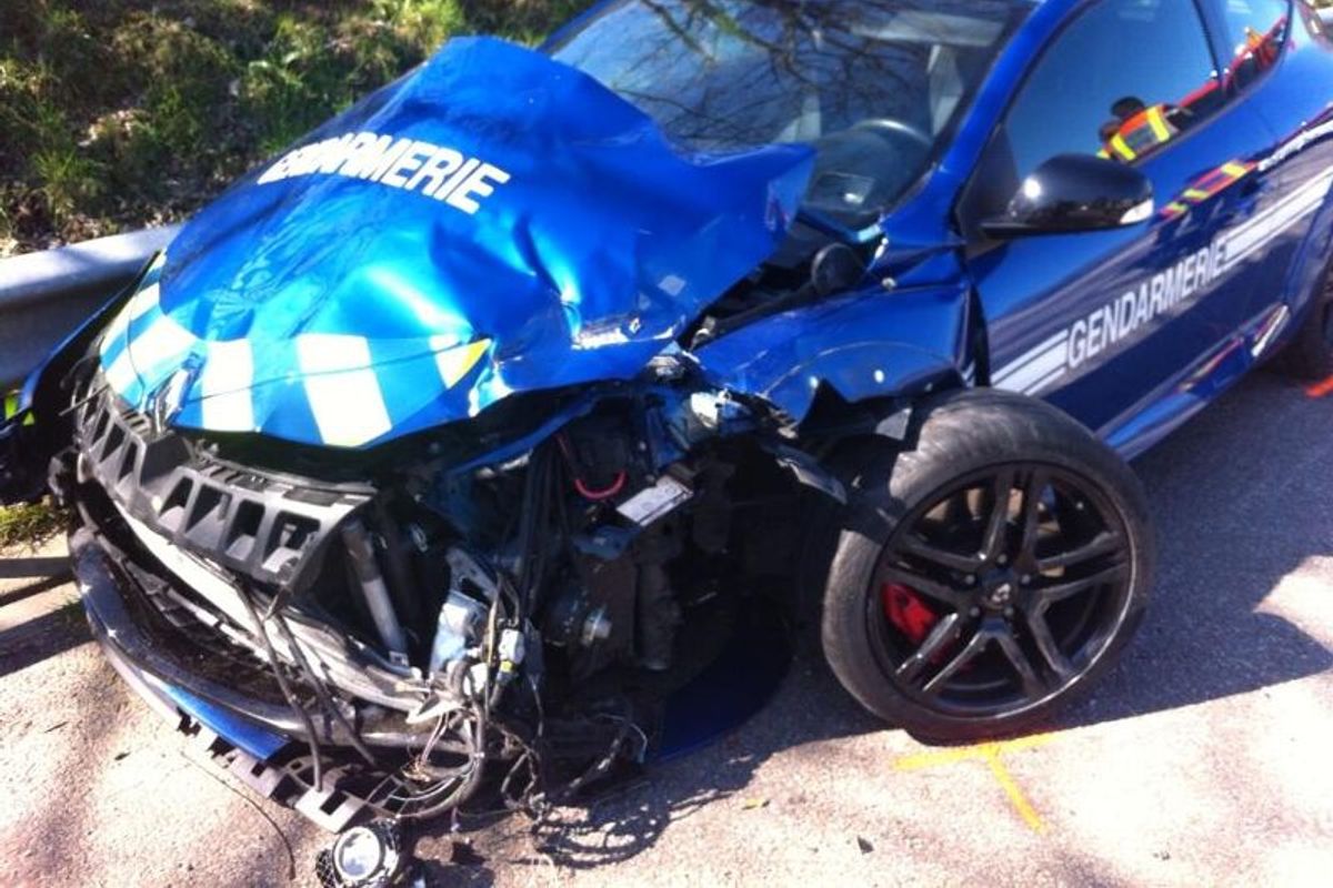 La Mégane RS des gendarmes de Haute-Vienne bonne pour la casse - La ...