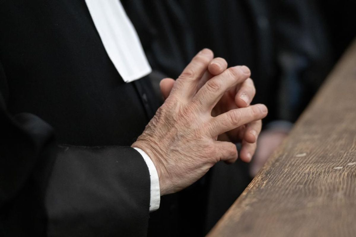 Ces 12 militants ont aidé à mourir : leur procès qui relance le débat ...