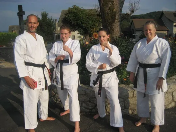 Deux nouvelles ceintures noires de karaté - La Montagne