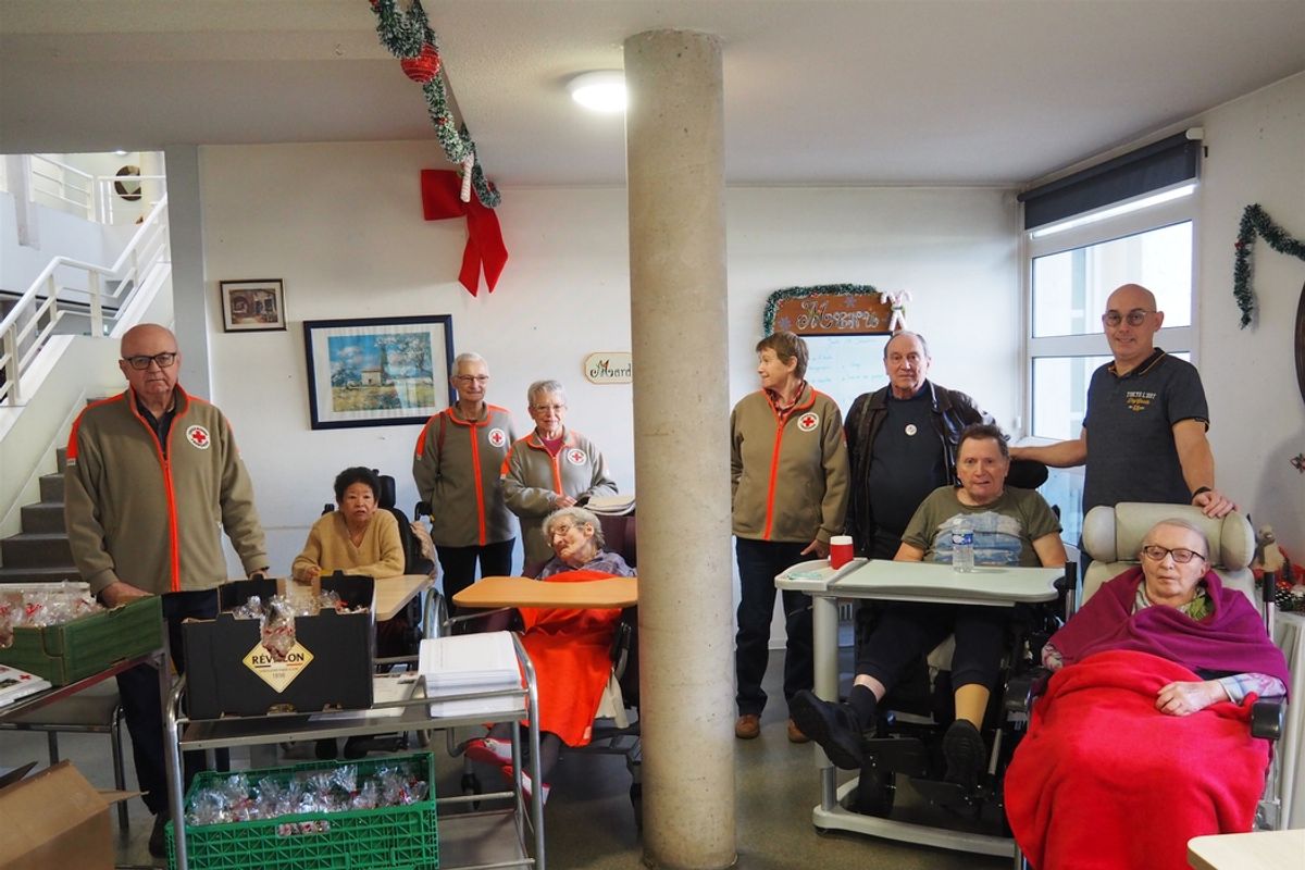 Distribution de cadeaux dans les Ehpad - Le Journal du Centre