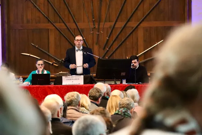 Au cœur de la vente exceptionnelle des tableaux en or de Nathalie Gobin ...