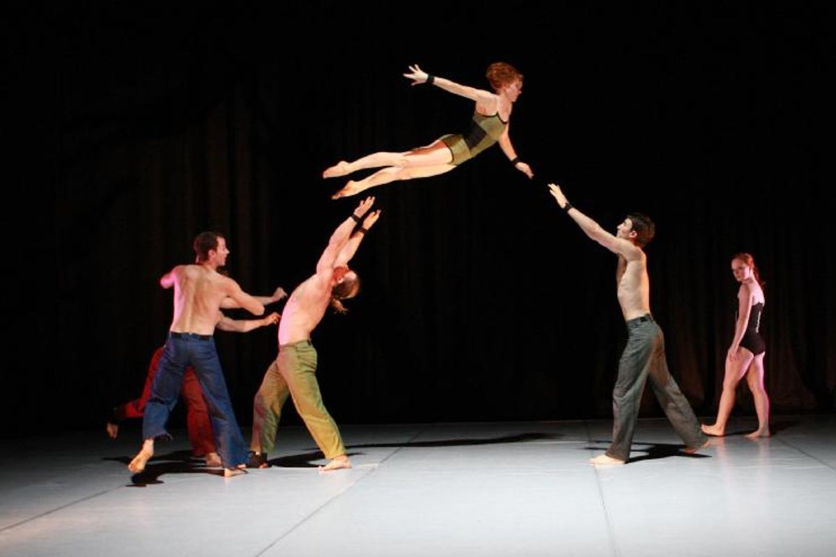 Sémaphore : Un spectacle mariant danse et acrobaties - La Montagne