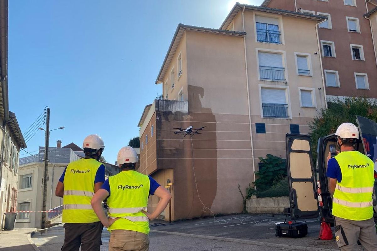 Le nettoyage au drone testé sur les façades de la résidence Le Moncet à ...