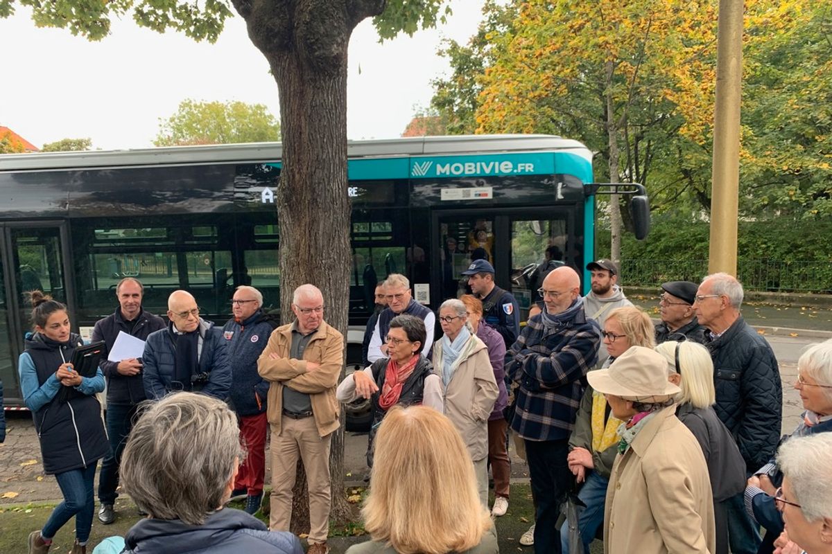VICHY. Les riverains de République - Lac d’Allier avec les élus - La ...