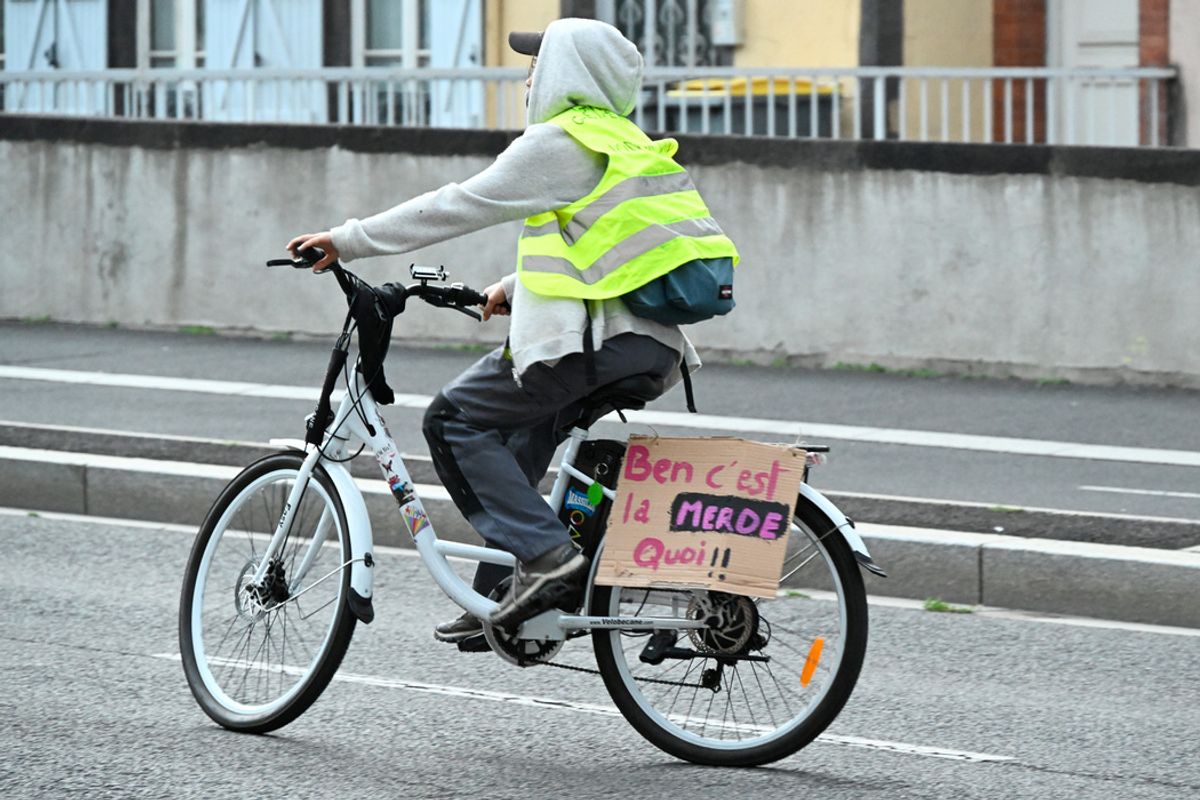 Pour le politiste Rémi Lefebvre, la crise politique française est "de ...