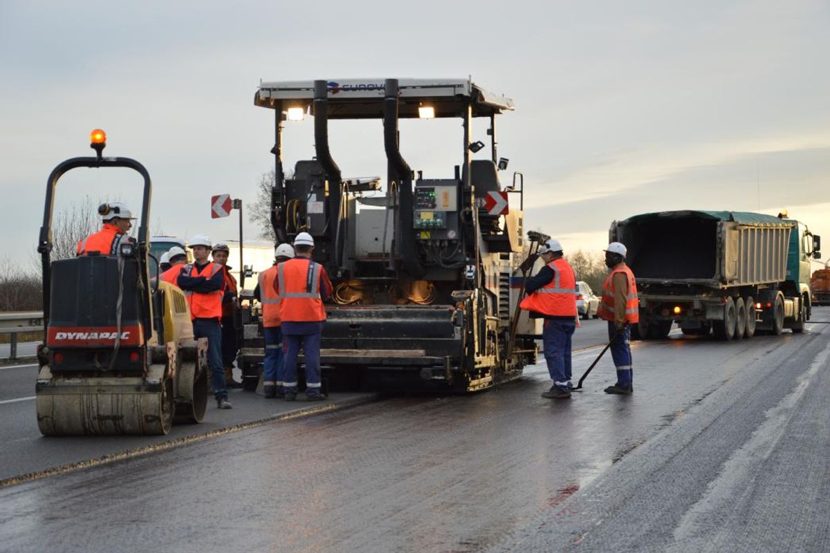 Travaux d'entretien de la chaussée au péage de Saint-Arnoult-en ...