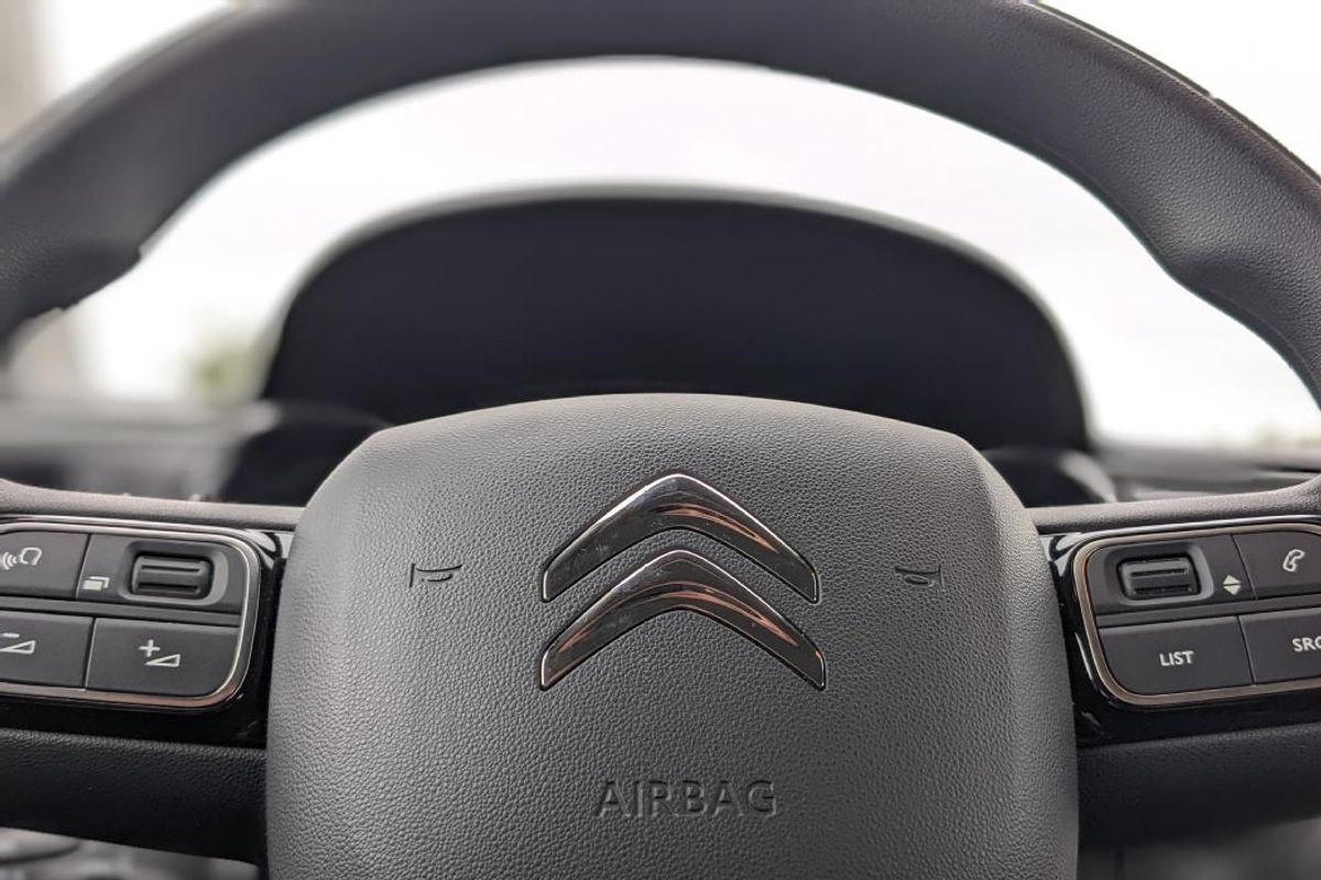 Airbags Takata : le ministre des Transports demande l'immobilisation de ...