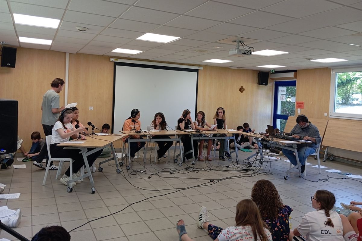 Des élèves de Saint-Joseph réalisent une émission en direct - L'Yonne ...