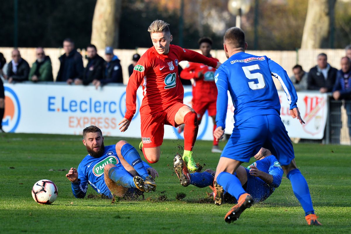 Le n°10 du Limoges FC Ludovic Faucher a donné le tournis à Villefranche ...