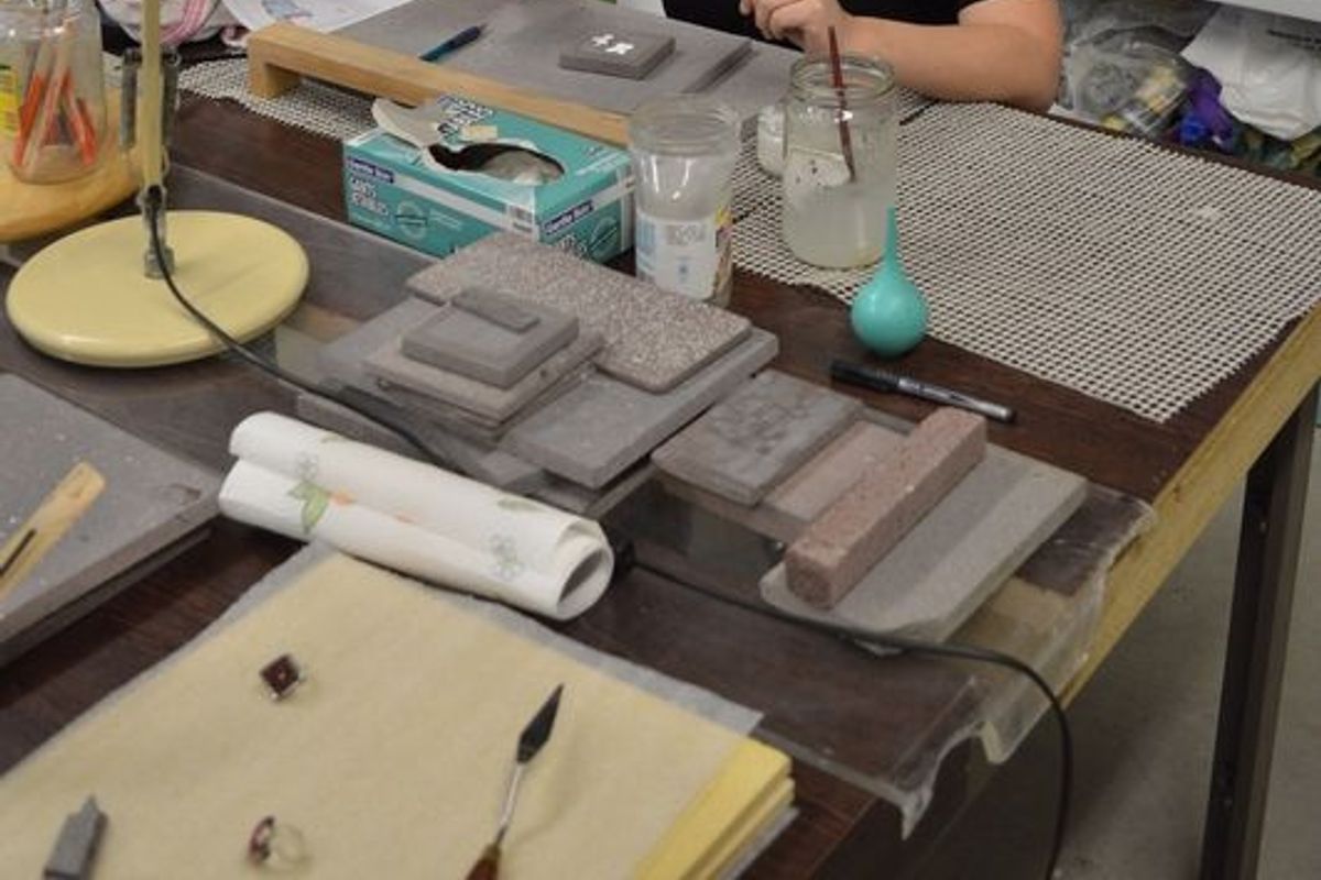 Visite de l’atelier d’émaux sur lave - La Montagne