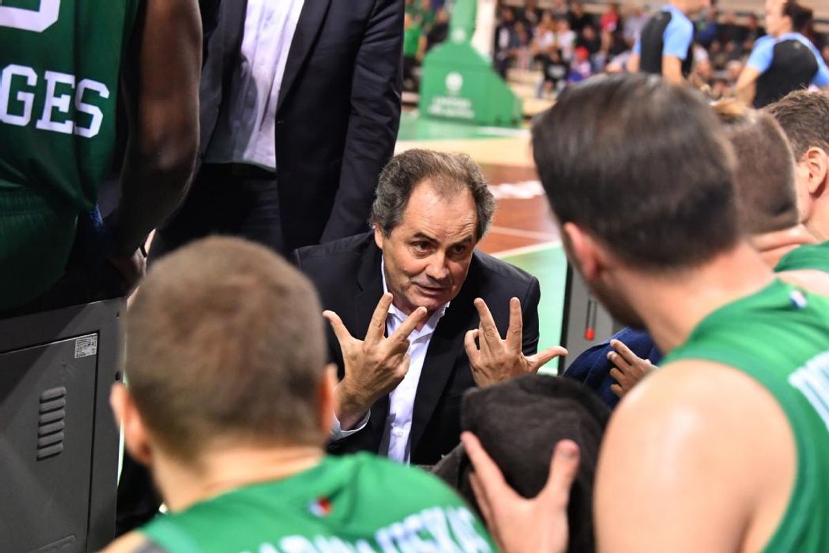 Alfred Julbe, l'entraîneur du Limoges CSP, attend une réaction à Venise ...