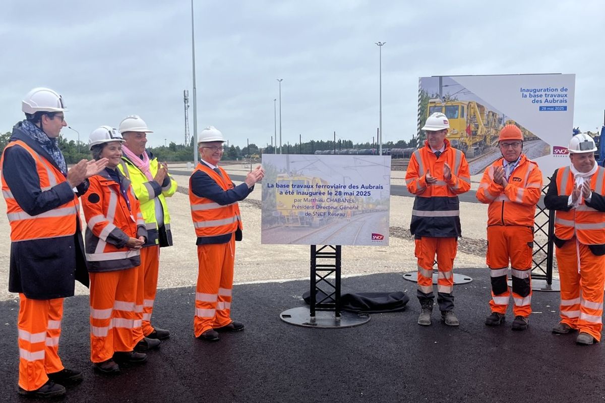 SNCF réseau inaugure sa nouvelle base de travaux aux Aubrais, en amont ...