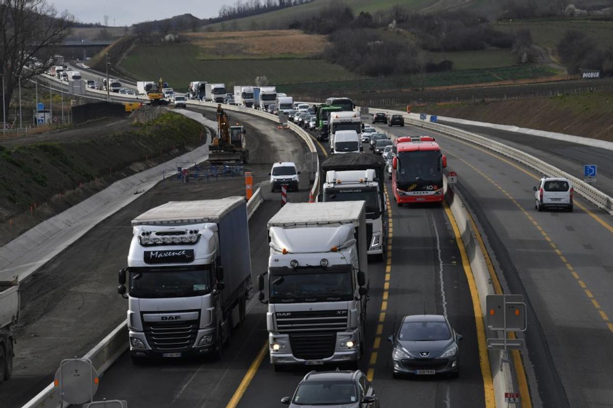 Levée totale des interdictions de circulation pour les poids lourds jusqu'au 20 avril - La Montagne