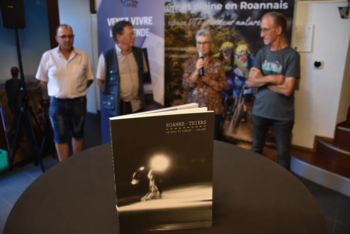 Un ouvrage retrace l'histoire de la bientôt centenaire marche Roanne-Thiers - Le Pays Roannais