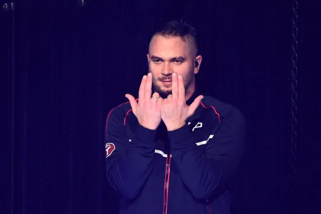 Des fans du rappeur Jul achètent sans le savoir des places pour un ...