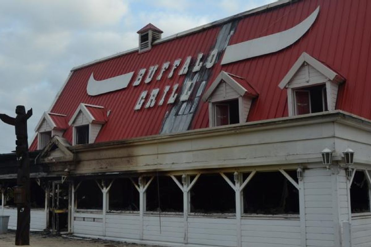 Buffalo Grill détruit par les flammes - Le Pays Roannais