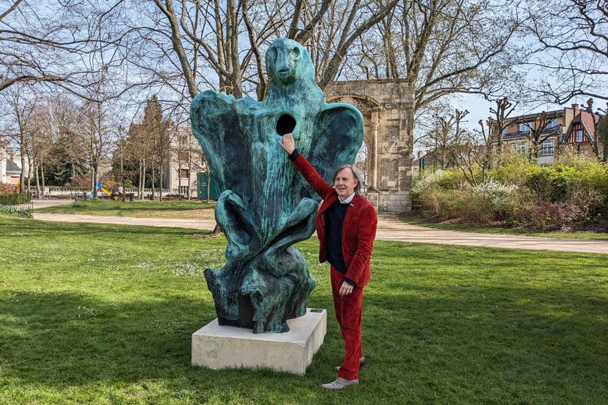 En suivant les œuvres de Johan Creten à Orléans, découvrez chauve ...