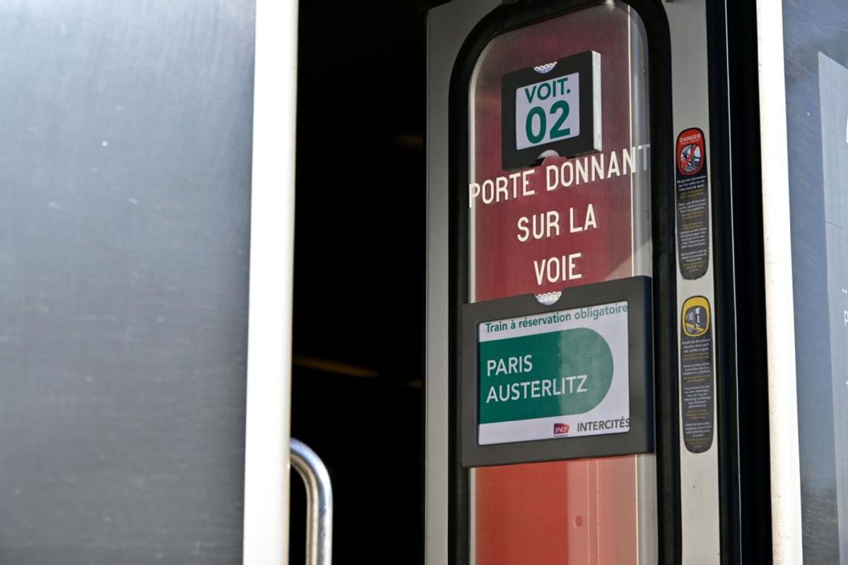 Plusieurs heures de retard sur la ligne POLT en raison d'une panne de ...