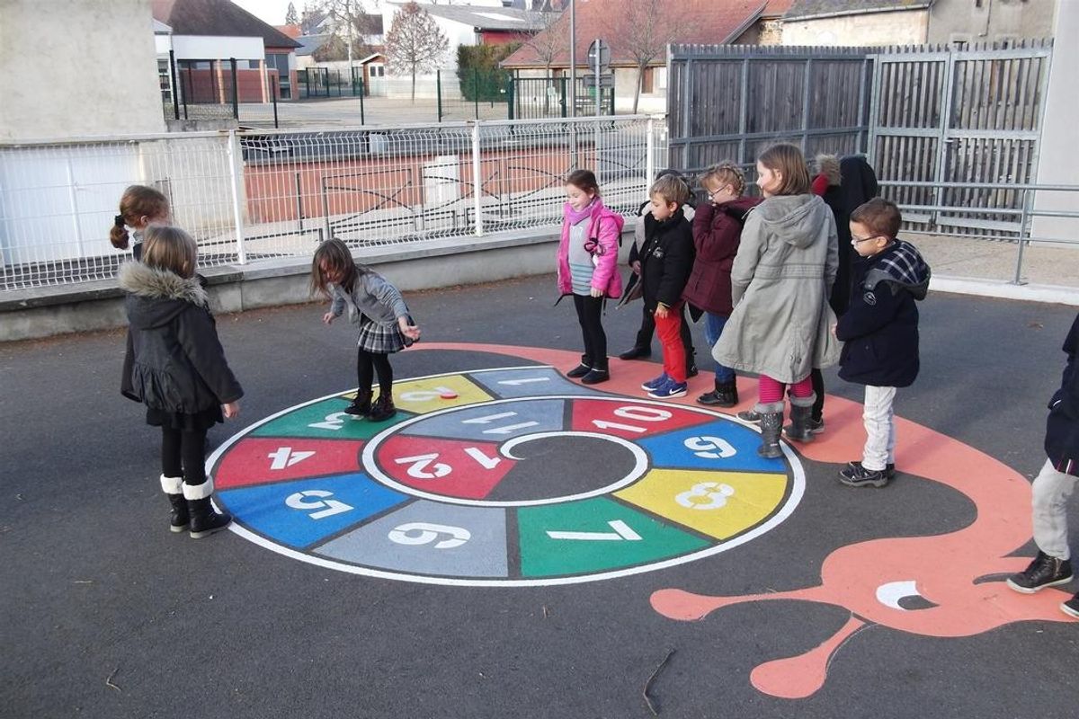 Deux marelles pour les écoliers - La Montagne